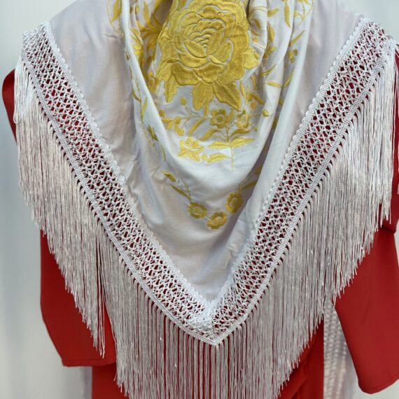 Mantón Blanco Con Flores Rojas y Verdes, Con Dos Rosas. – Aires de ...
